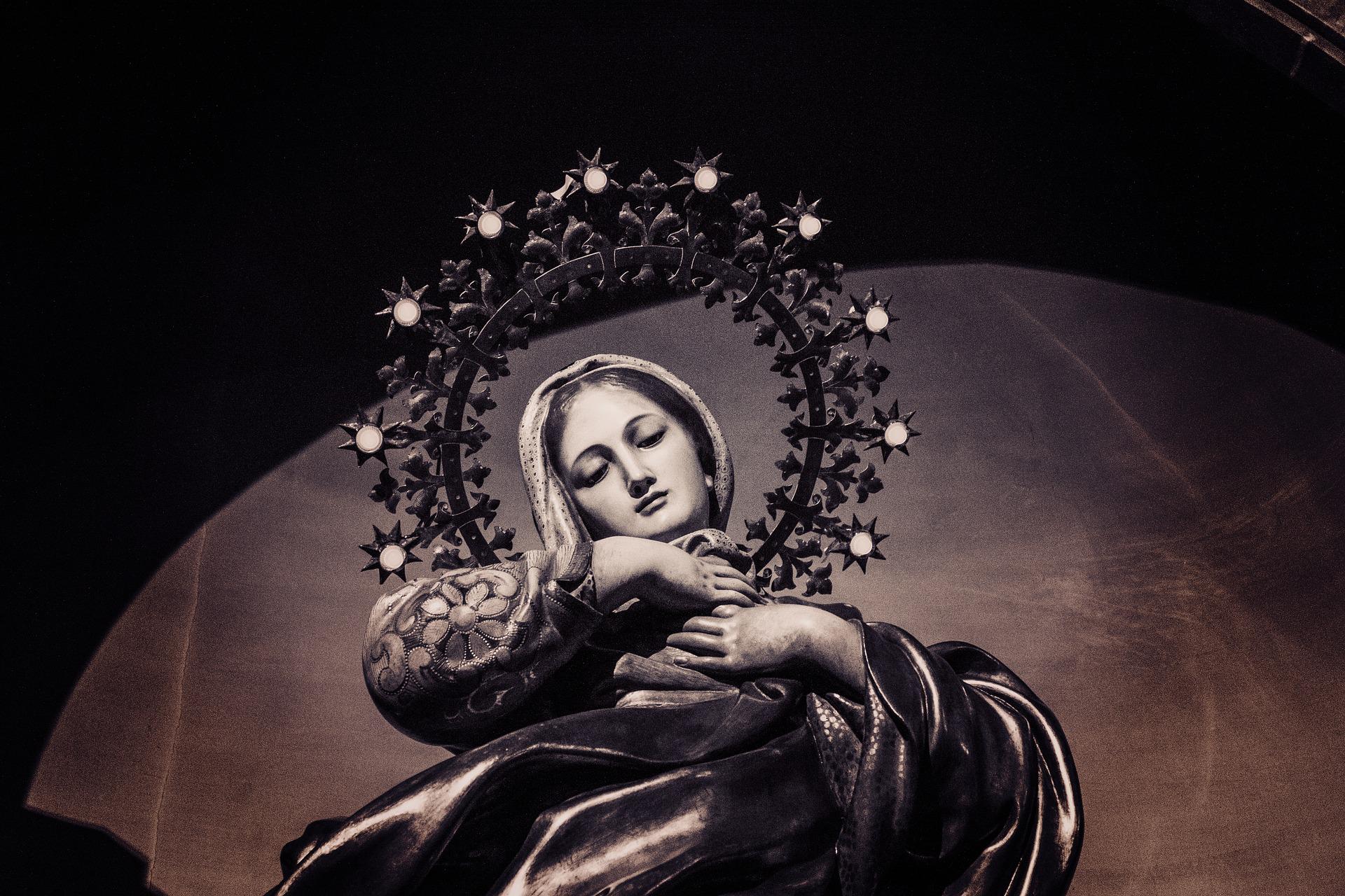 QUEM É MARIA? - Katholika